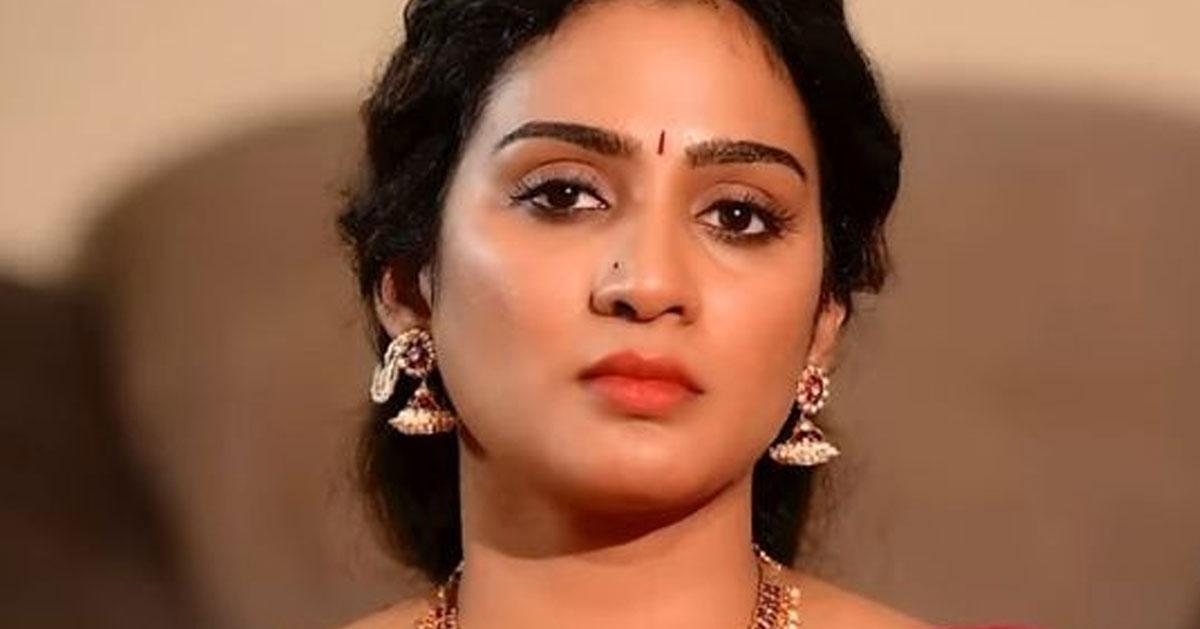 മൂന്നിൽ പഠിക്കുമ്പോഴാണ് ആ നടന്റെ സിനിമ കാണുന്നത്; നായികയായ ശേഷം ഇക്കാര്യം പറഞ്ഞു; തന്റെ വയസ് ...